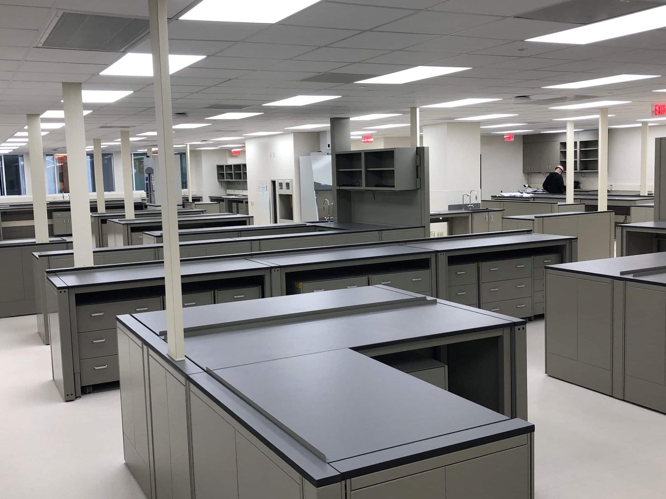 Benefits and Applications of Phenolic Panels in Laboratories