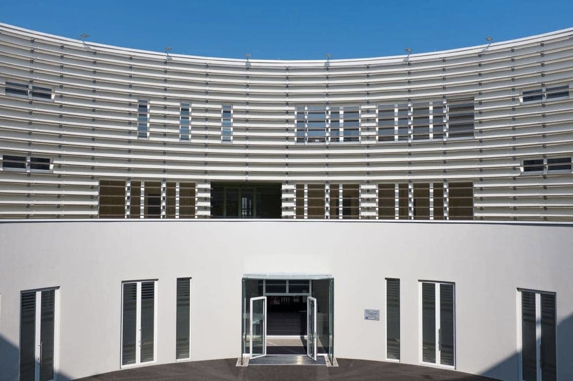 Can You Use HPL Panels in a Curved Design?